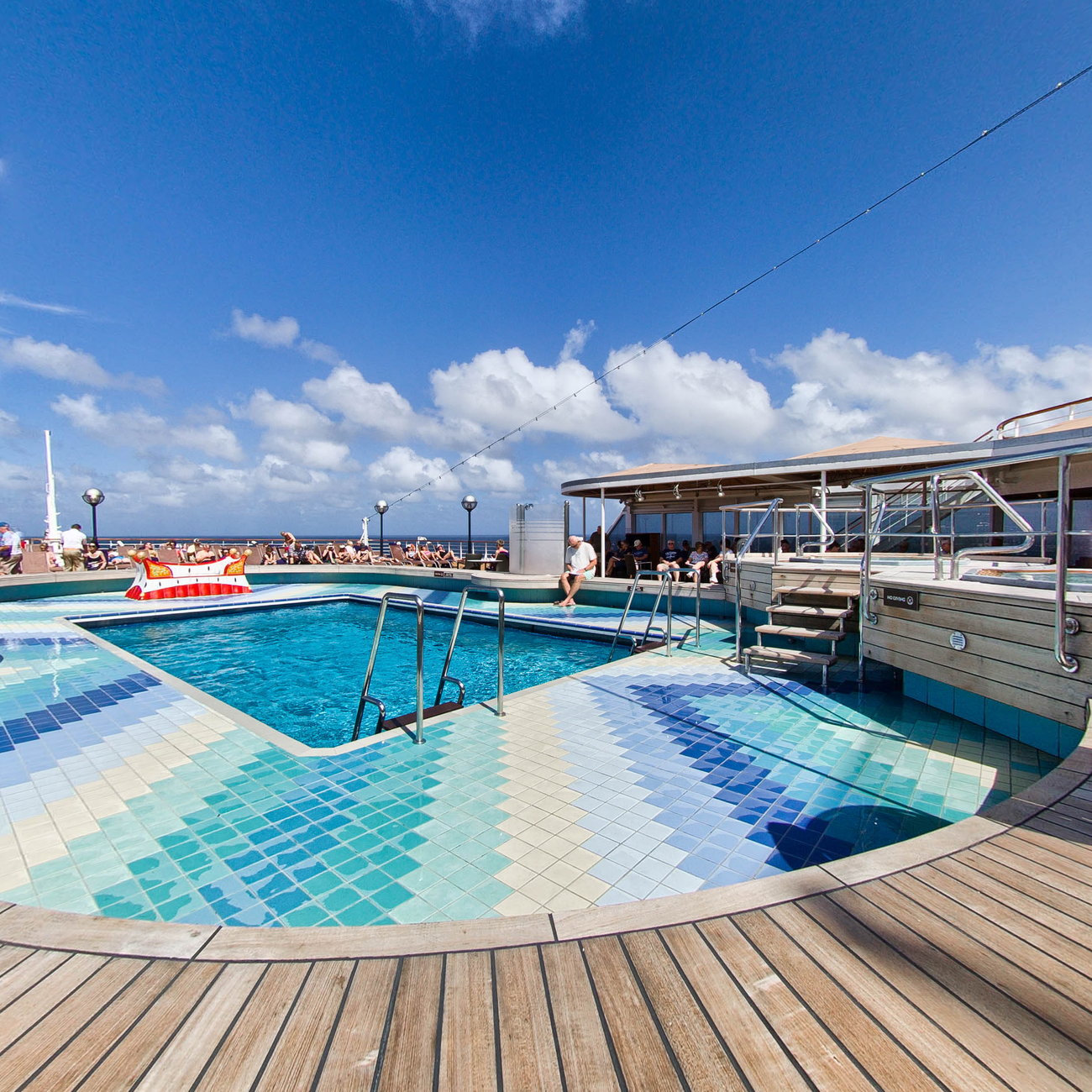Sea View Pool on Holland America Zuiderdam Cruise Ship - Cruise Critic