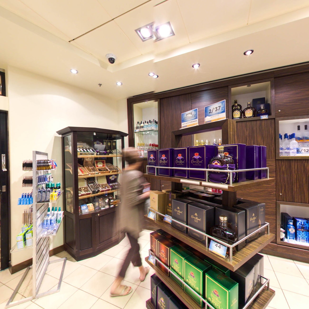 Oasis Of The Seas Shops List : Shops on Royal Caribbean Oasis of the ...